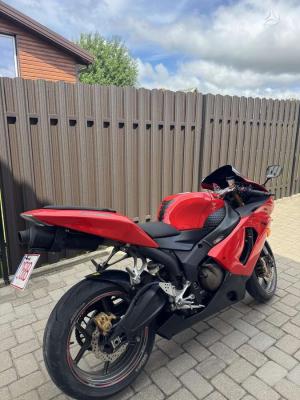 Red Kawasaki Ninja 2005 in Vilkaviskis, with an engine capacity of 0.64 L and mileage of 36 thousand km for 4750 €, photo 5 on AUTOMOTO.COM.LV