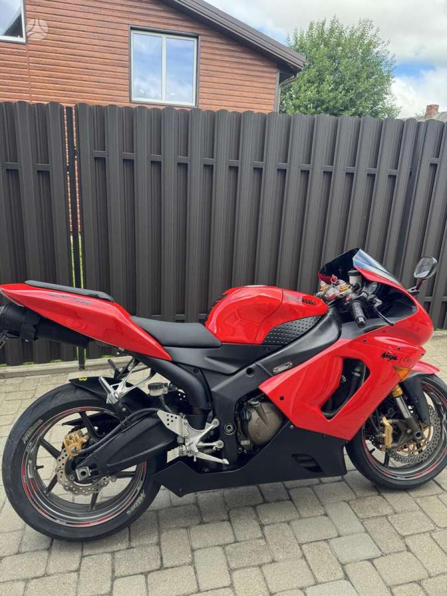 Red Kawasaki Ninja 2005 in Vilkaviskis, with an engine capacity of 0.64 L and mileage of 36 thousand km for 4750 €, photo 6 on AUTOMOTO.COM.LV