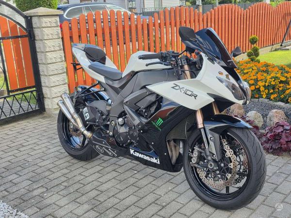 White Kawasaki Ninja 2009 in Kretinga, with an engine capacity of 1.00 L and mileage of 46 thousand km for 5100 €, photo 2 on AUTOMOTO.COM.LV