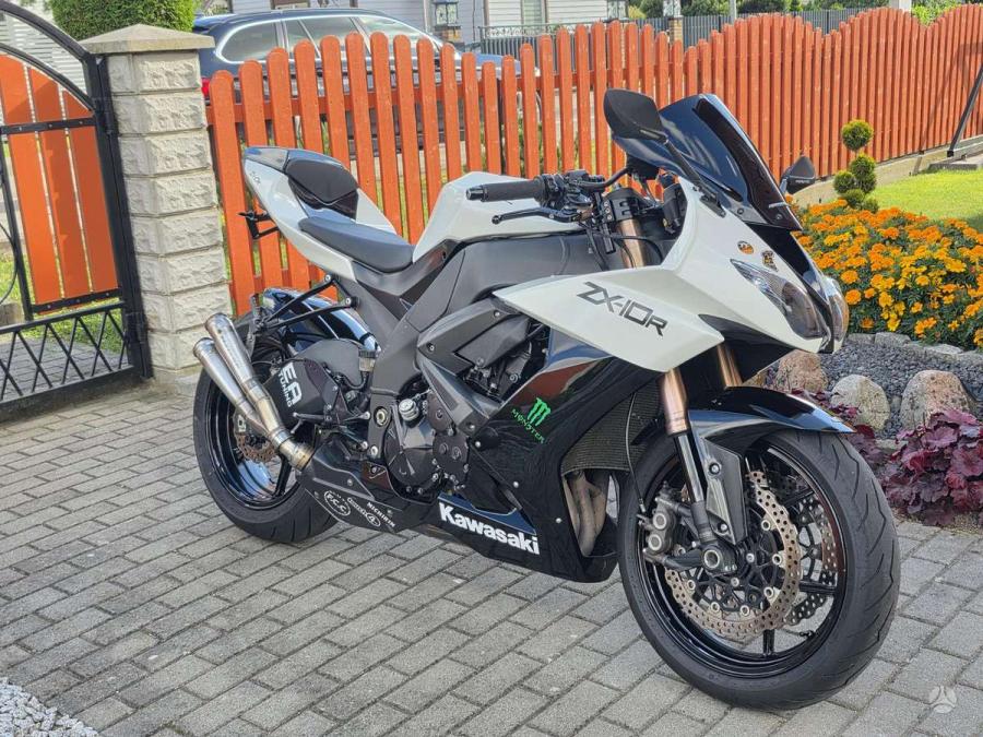 White Kawasaki Ninja 2009 in Kretinga, with an engine capacity of 1.00 L and mileage of 46 thousand km for 5100 €, photo 3 on AUTOMOTO.COM.LV