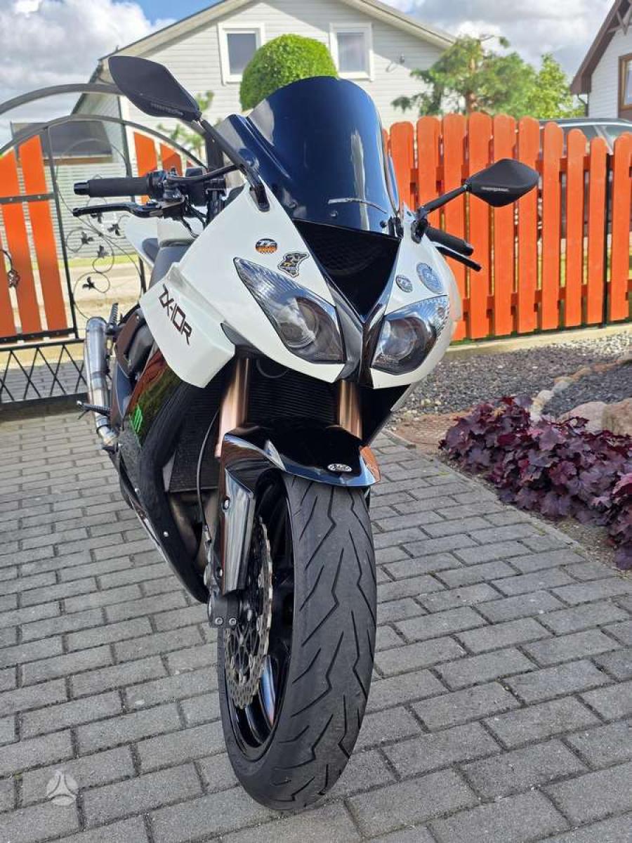 White Kawasaki Ninja 2009 in Kretinga, with an engine capacity of 1.00 L and mileage of 46 thousand km for 5100 €, photo 5 on AUTOMOTO.COM.LV