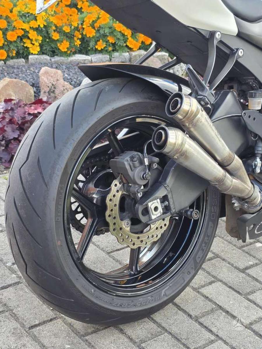 White Kawasaki Ninja 2009 in Kretinga, with an engine capacity of 1.00 L and mileage of 46 thousand km for 5100 €, photo 9 on AUTOMOTO.COM.LV