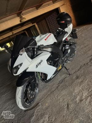 White Kawasaki Ninja 2010 in Alytus, with an engine capacity of 1.00 L and mileage of 29 thousand km for 5850 €, photo 1 on AUTOMOTO.COM.LV