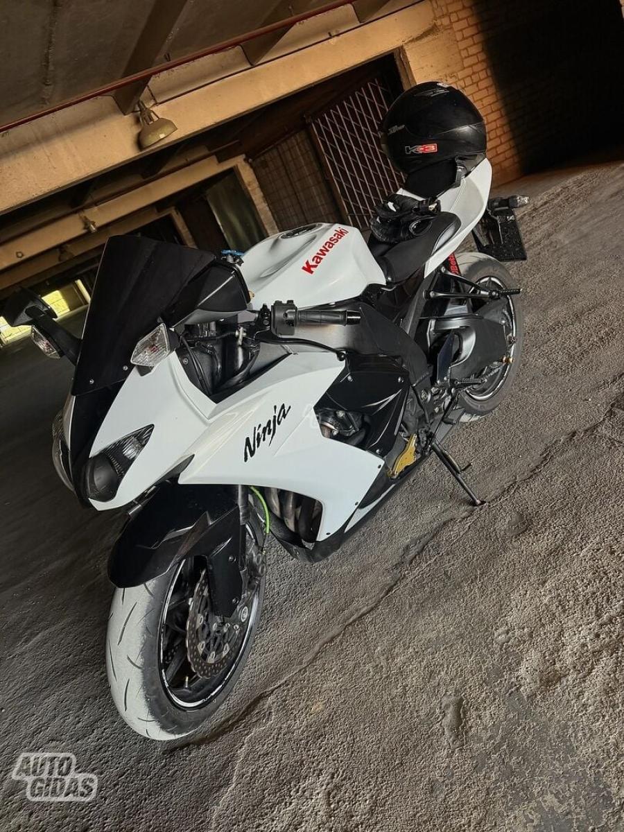 White Kawasaki Ninja 2010 in Alytus, with an engine capacity of 1.00 L and mileage of 29 thousand km for 5850 €, photo 1 on AUTOMOTO.COM.LV
