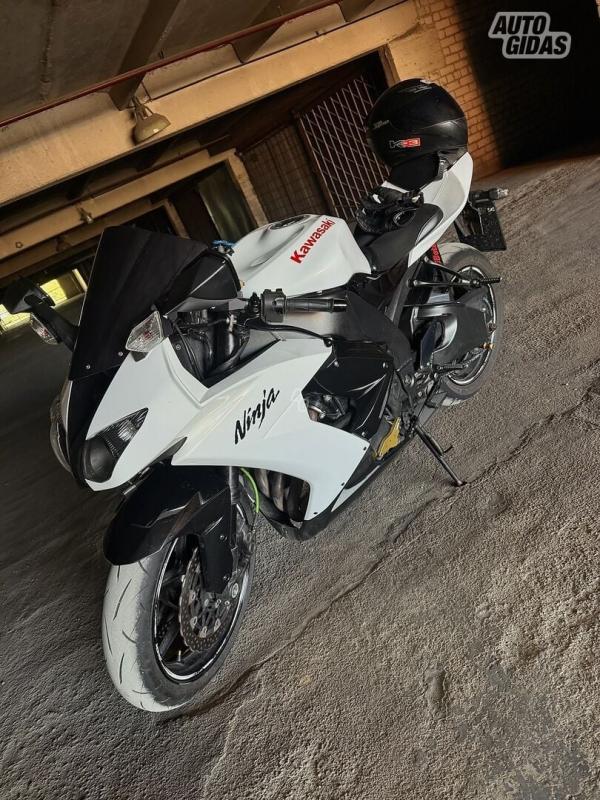 White Kawasaki Ninja 2010 in Alytus, with an engine capacity of 1.00 L and mileage of 29 thousand km for 5850 €, photo 2 on AUTOMOTO.COM.LV