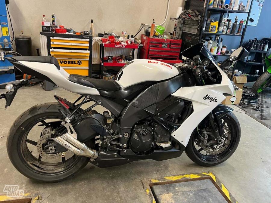 White Kawasaki Ninja 2010 in Alytus, with an engine capacity of 1.00 L and mileage of 29 thousand km for 5850 €, photo 6 on AUTOMOTO.COM.LV