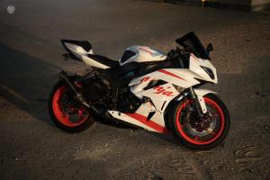 White Kawasaki Ninja 2011 in Vilnius, with an engine capacity of 0.60 L and mileage of 49 thousand km for 3500 €, photo  on AUTOMOTO.COM.LV