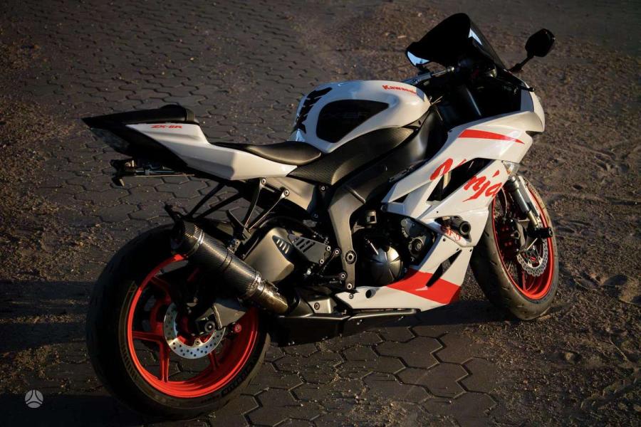 Белый Кавасаки Ninja 2011 в Вильнюс, объемом двигателя 0.60 л и пробегом 49 тыс. км за 3500 €, фото 3 на AUTOMOTO.COM.LV
