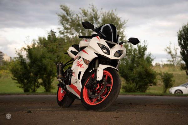 Balts Kawasaki Ninja 2011 Viļņa, ar dzinēja tilpumu 0.60 L un nobraukumu 49 tūkst. km par 3500 €, foto 4 vietnē AUTOMOTO.COM.LV