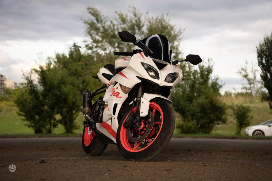 Белый Кавасаки Ninja 2011 в Вильнюс, объемом двигателя 0.60 л и пробегом 49 тыс. км за 3500 €, фото 5 на AUTOMOTO.COM.LV