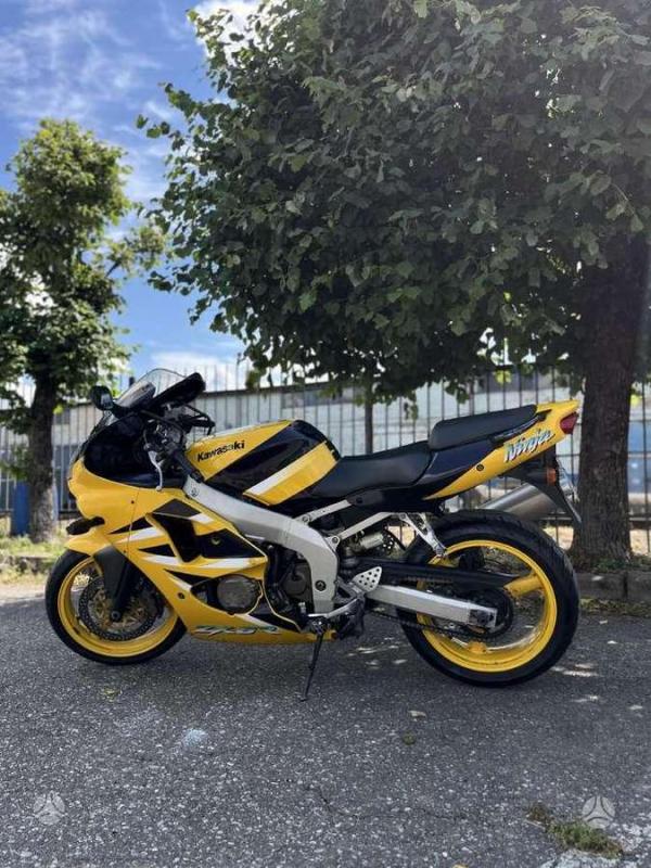 Dzeltens Kawasaki Ninja 2002 Marijampole, ar dzinēja tilpumu 0.60 L un nobraukumu 25 tūkst. km par 1900 €, foto 2 vietnē AUTOMOTO.COM.LV