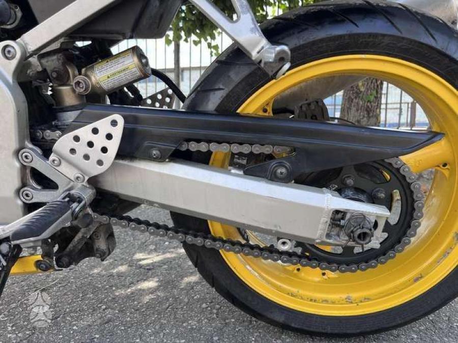 Dzeltens Kawasaki Ninja 2002 Marijampole, ar dzinēja tilpumu 0.60 L un nobraukumu 25 tūkst. km par 1900 €, foto 5 vietnē AUTOMOTO.COM.LV