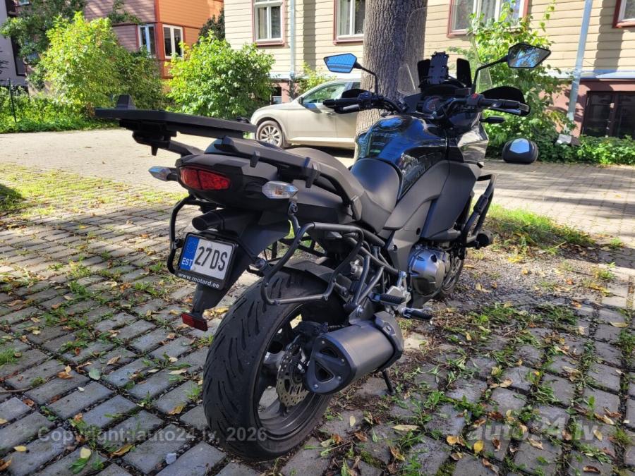 Black Kawasaki Versys 1000 2014 in Tallinn, with an engine capacity of 1.04 L and mileage of 45 thousand km for 6000 €, photo 5 on AUTOMOTO.COM.LV