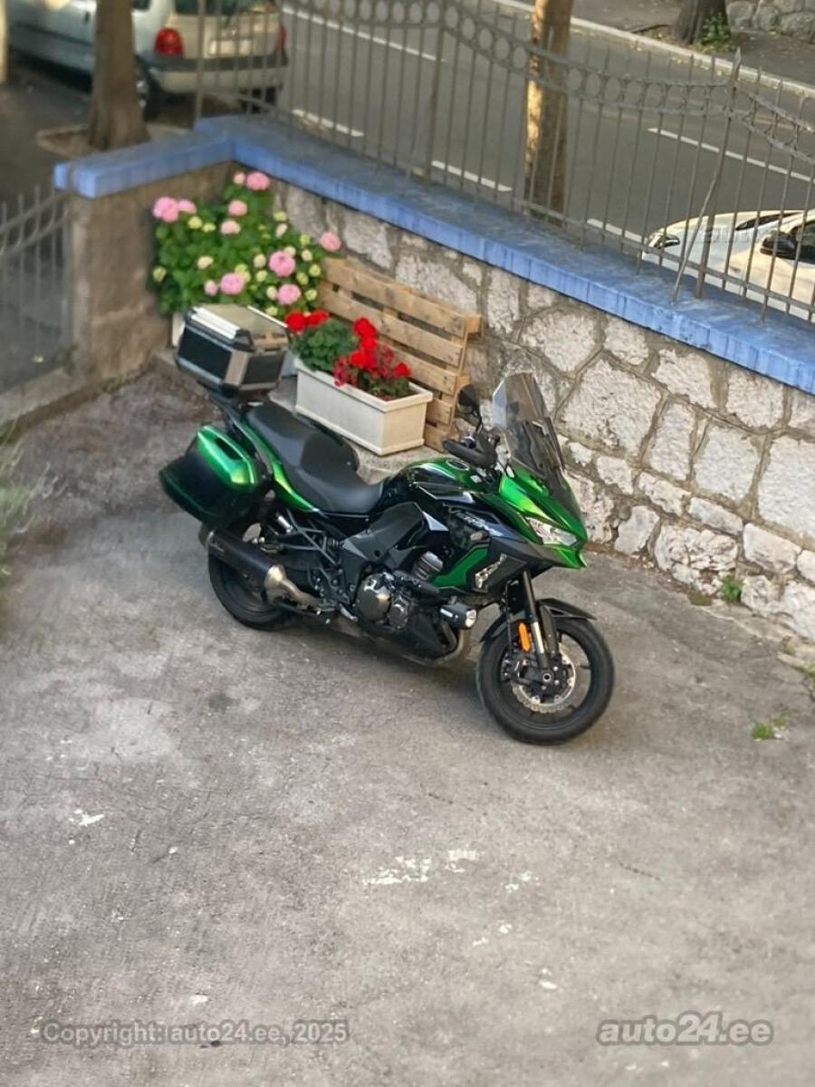 Green Kawasaki Versys 1000 2021 in Tallinn, with an engine capacity of 1.04 L and mileage of 29 thousand km for 9700 €, photo 12 on AUTOMOTO.COM.LV