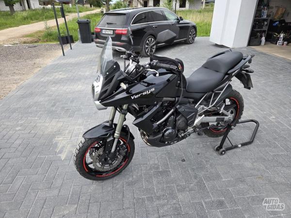 Melns Kawasaki Versys 650 2011 Panevēža, ar dzinēja tilpumu 0.65 L un nobraukumu 42 tūkst. km par 3450 €, foto 2 vietnē AUTOMOTO.COM.LV