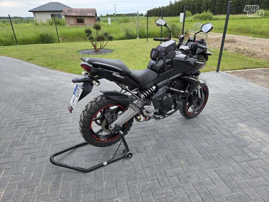 Melns Kawasaki Versys 650 2011 Panevēža, ar dzinēja tilpumu 0.65 L un nobraukumu 42 tūkst. km par 3600 €, foto 4 vietnē AUTOMOTO.COM.LV