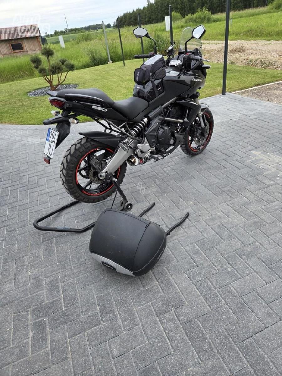 Melns Kawasaki Versys 650 2011 Panevēža, ar dzinēja tilpumu 0.65 L un nobraukumu 42 tūkst. km par 3600 €, foto 17 vietnē AUTOMOTO.COM.LV