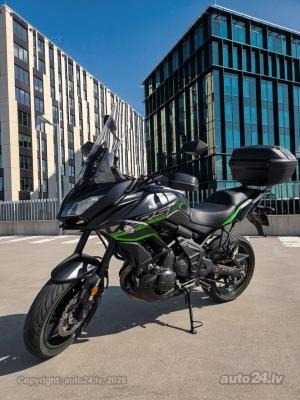 Melns Kawasaki Versys 650 2019 Tallina, ar dzinēja tilpumu 0.65 L un nobraukumu 27 tūkst. km par 5290 €, foto  vietnē AUTOMOTO.COM.LV