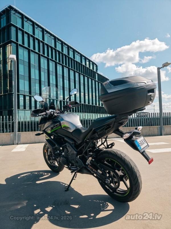 Black Kawasaki Versys 650 2019 in Tallinn, with an engine capacity of 0.65 L and mileage of 27 thousand km for 5290 €, photo 4 on AUTOMOTO.COM.LV