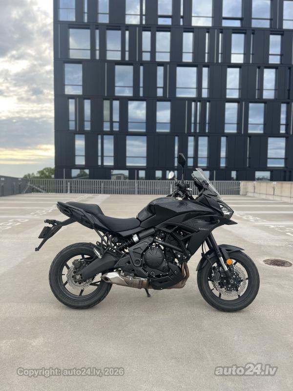 Melns Kawasaki Versys 650 2022 Tallina, ar dzinēja tilpumu 0.65 L un nobraukumu 29 tūkst. km par 5990 €, foto 1 vietnē AUTOMOTO.COM.LV