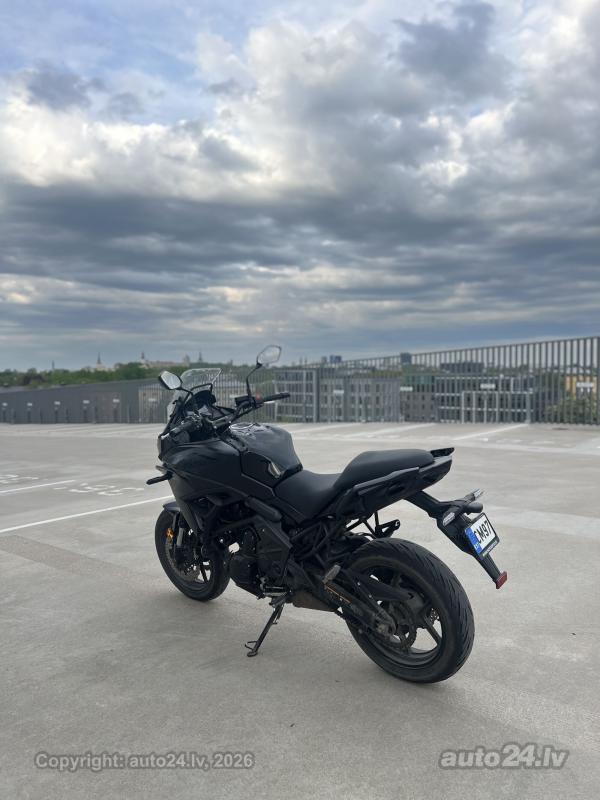 Черный Кавасаки Versys 650 2022 в Таллин, объемом двигателя 0.65 л и пробегом 29 тыс. км за 5990 €, фото 2 на AUTOMOTO.COM.LV