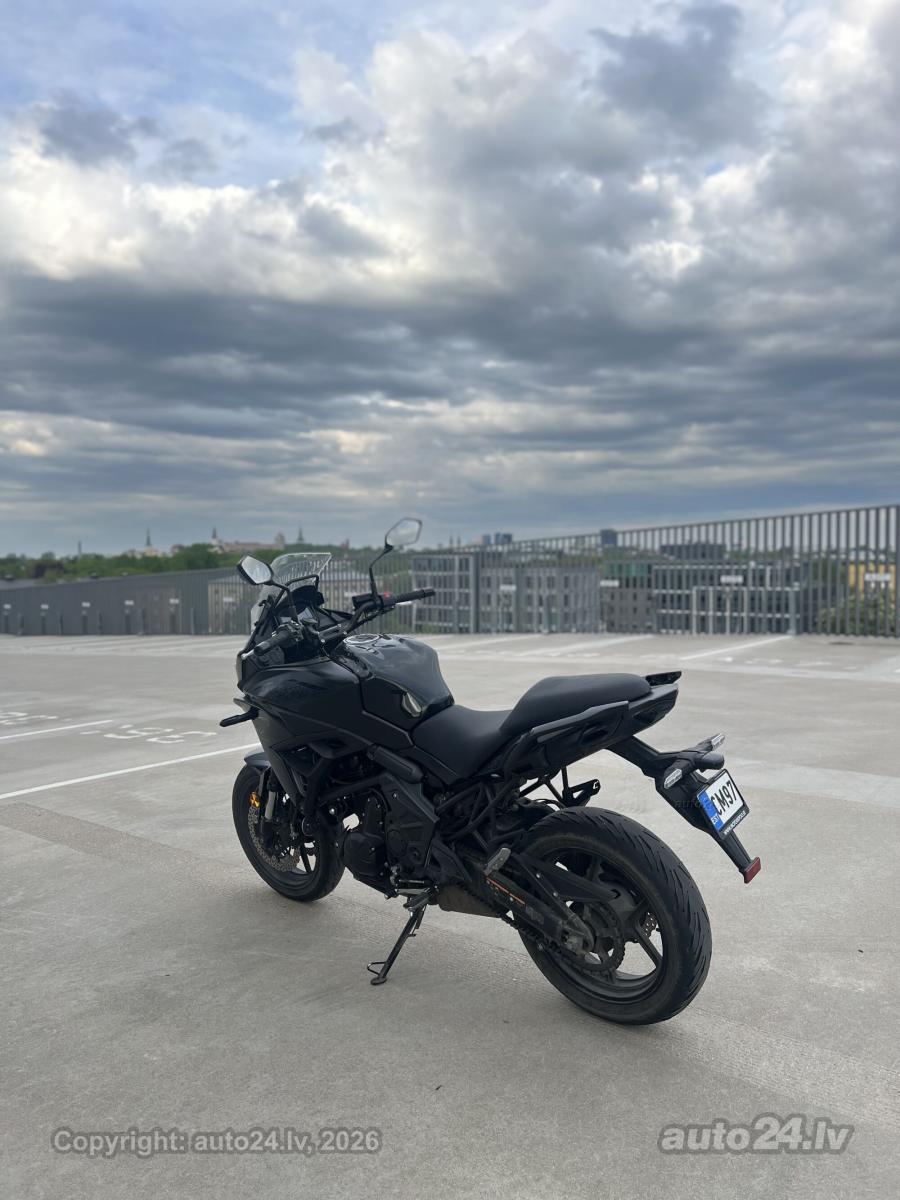 Black Kawasaki Versys 650 2022 in Tallinn, with an engine capacity of 0.65 L and mileage of 29 thousand km for 5990 €, photo 3 on AUTOMOTO.COM.LV