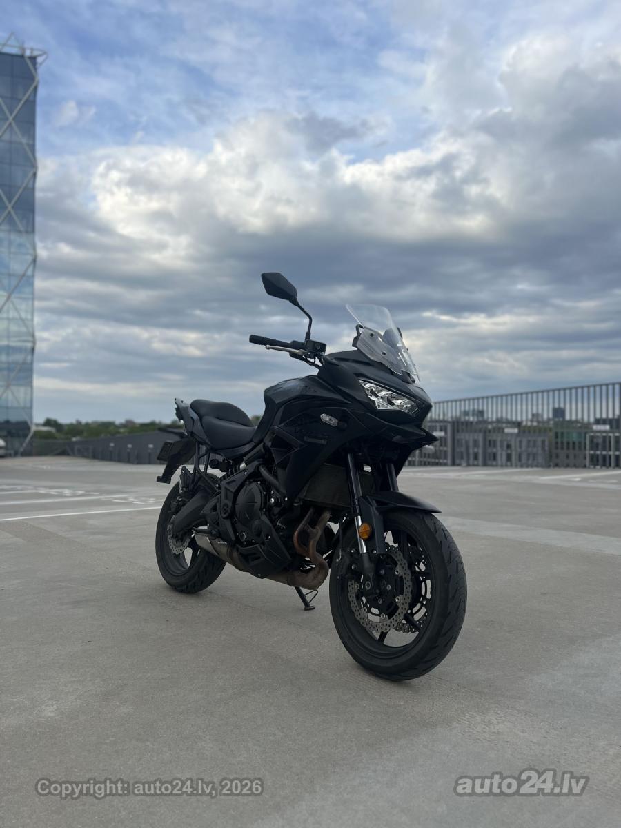 Black Kawasaki Versys 650 2022 in Tallinn, with an engine capacity of 0.65 L and mileage of 29 thousand km for 5990 €, photo 4 on AUTOMOTO.COM.LV