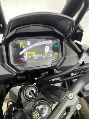 Black Kawasaki Versys 650 2022 in Tallinn, with an engine capacity of 0.65 L and mileage of 29 thousand km for 5990 €, photo 6 on AUTOMOTO.COM.LV