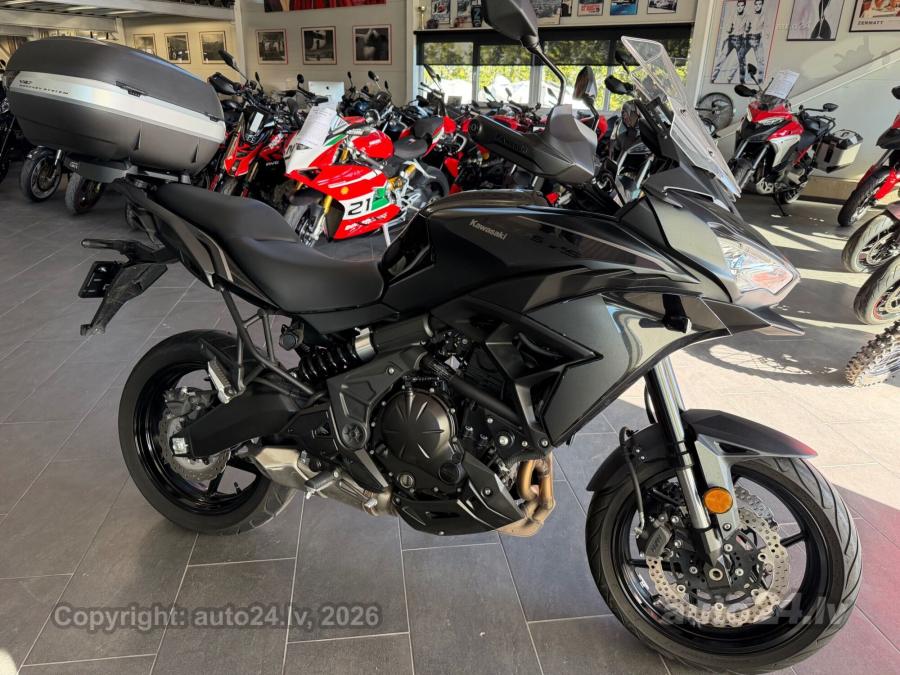 Melns Kawasaki Versys 650 2024 Tallina, ar dzinēja tilpumu 0.65 L un nobraukumu 2 tūkst. km par 6290 €, foto 3 vietnē AUTOMOTO.COM.LV