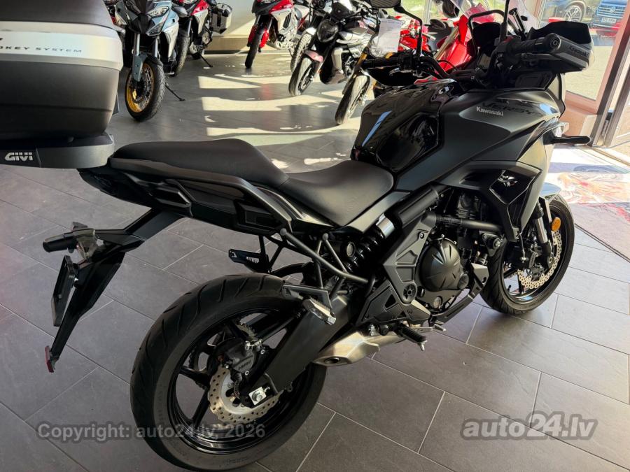 Melns Kawasaki Versys 650 2024 Tallina, ar dzinēja tilpumu 0.65 L un nobraukumu 2 tūkst. km par 6290 €, foto 5 vietnē AUTOMOTO.COM.LV
