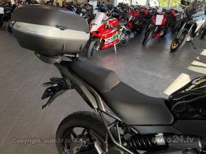 Melns Kawasaki Versys 650 2024 Tallina, ar dzinēja tilpumu 0.65 L un nobraukumu 2 tūkst. km par 6290 €, foto 10 vietnē AUTOMOTO.COM.LV