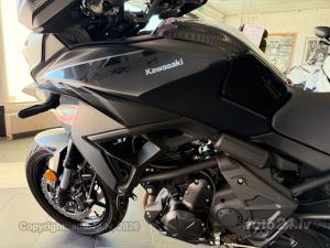 Melns Kawasaki Versys 650 2024 Tallina, ar dzinēja tilpumu 0.65 L un nobraukumu 2 tūkst. km par 6290 €, foto 19 vietnē AUTOMOTO.COM.LV