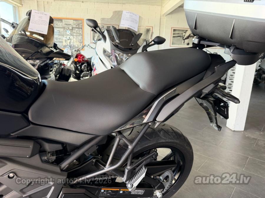 Melns Kawasaki Versys 650 2024 Tallina, ar dzinēja tilpumu 0.65 L un nobraukumu 2 tūkst. km par 6290 €, foto 20 vietnē AUTOMOTO.COM.LV