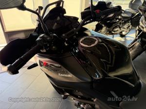 Melns Kawasaki Versys 650 2024 Tallina, ar dzinēja tilpumu 0.65 L un nobraukumu 2 tūkst. km par 6290 €, foto 24 vietnē AUTOMOTO.COM.LV