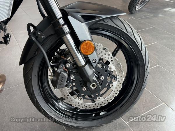 Melns Kawasaki Versys 650 2026 Tallina, ar dzinēja tilpumu 0.65 L un nobraukumu 2 tūkst. km par 7290 €, foto 10 vietnē AUTOMOTO.COM.LV