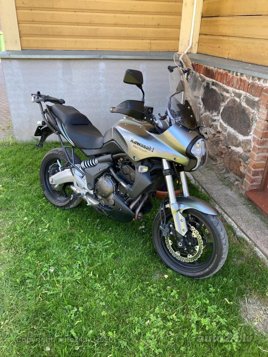 Pelēks Kawasaki Versys 650 2009 Tallina, ar dzinēja tilpumu 0.65 L un nobraukumu 36 tūkst. km par 3200 €, foto 1 vietnē AUTOMOTO.COM.LV