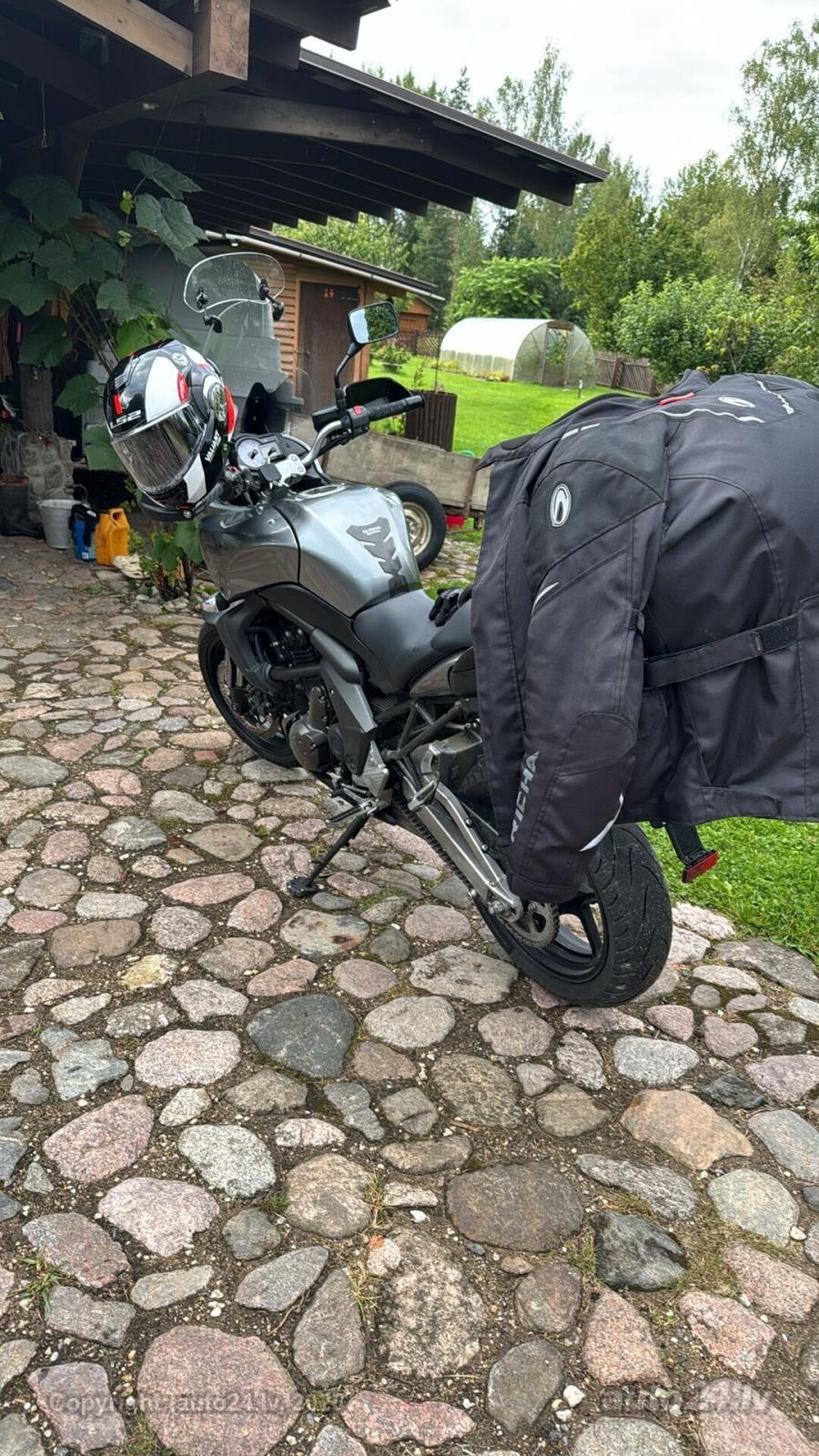 Pelēks Kawasaki Versys 650 2009 Tallina, ar dzinēja tilpumu 0.65 L un nobraukumu 36 tūkst. km par 3200 €, foto 7 vietnē AUTOMOTO.COM.LV