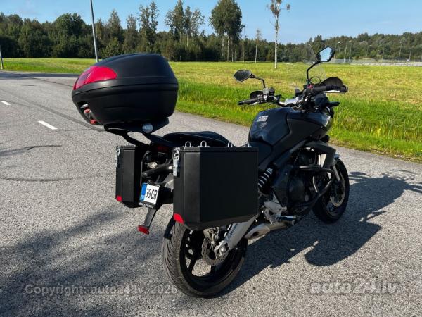 Pelēks Kawasaki Versys 650 2013 Pērnava, ar dzinēja tilpumu 0.65 L un nobraukumu 48 tūkst. km par 3750 €, foto 6 vietnē AUTOMOTO.COM.LV