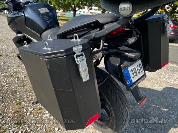 Pelēks Kawasaki Versys 650 2013 Pērnava, ar dzinēja tilpumu 0.65 L un nobraukumu 48 tūkst. km par 3750 €, foto 8 vietnē AUTOMOTO.COM.LV