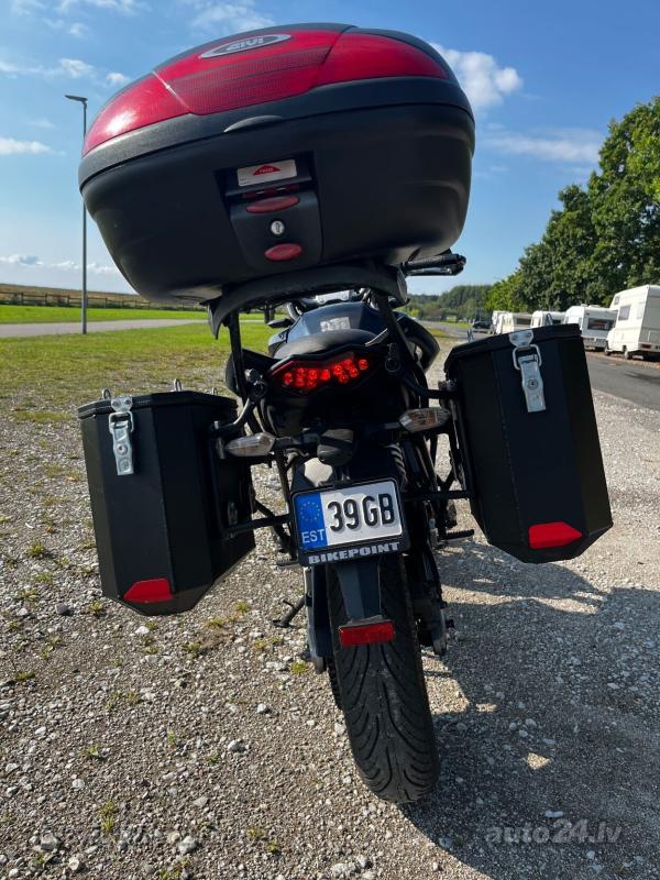 Pelēks Kawasaki Versys 650 2013 Pērnava, ar dzinēja tilpumu 0.65 L un nobraukumu 48 tūkst. km par 3750 €, foto 9 vietnē AUTOMOTO.COM.LV