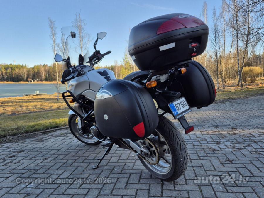 Balts Kawasaki Versys 650 2008 Elva, ar dzinēja tilpumu 0.65 L un nobraukumu 40 tūkst. km par 3500 €, foto 6 vietnē AUTOMOTO.COM.LV