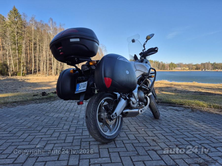 Белый Кавасаки Versys 650 2008 в Элва, объемом двигателя 0.65 л и пробегом 40 тыс. км за 3500 €, фото 5 на AUTOMOTO.COM.LV