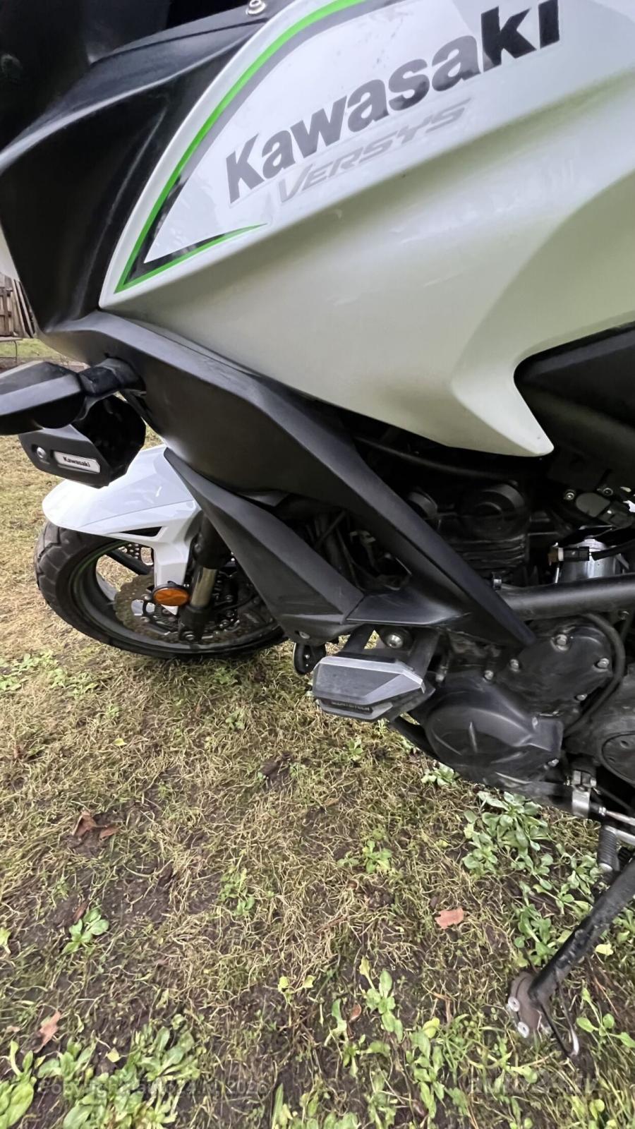 White Kawasaki Versys 650 2018 in Tallinn, with an engine capacity of 0.65 L and mileage of 31 thousand km for 7250 €, photo 10 on AUTOMOTO.COM.LV