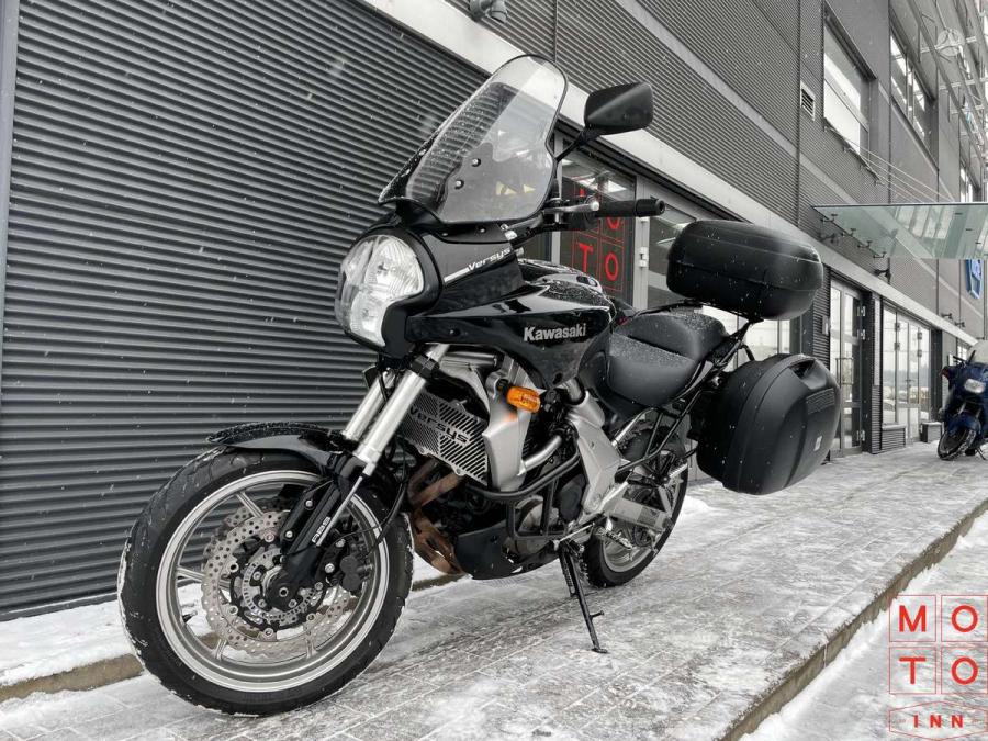 Melns Kawasaki Versys 2007 Rīga, ar dzinēja tilpumu 0.65 L un nobraukumu 53 tūkst. km par 2999 €, foto 1 vietnē AUTOMOTO.COM.LV