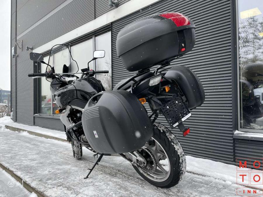 Melns Kawasaki Versys 2007 Rīga, ar dzinēja tilpumu 0.65 L un nobraukumu 53 tūkst. km par 2999 €, foto 3 vietnē AUTOMOTO.COM.LV