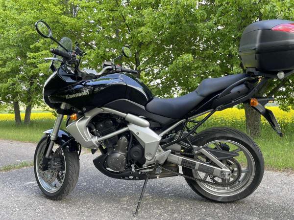 Melns Kawasaki Versys 2007 Anykščiai, ar dzinēja tilpumu 0.65 L un nobraukumu 33 tūkst. km par 2650 €, foto 3 vietnē AUTOMOTO.COM.LV