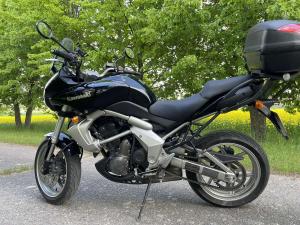 Melns Kawasaki Versys 2007 Anykščiai, ar dzinēja tilpumu 0.65 L un nobraukumu 33 tūkst. km par 2650 €, foto 3 vietnē AUTOMOTO.COM.LV