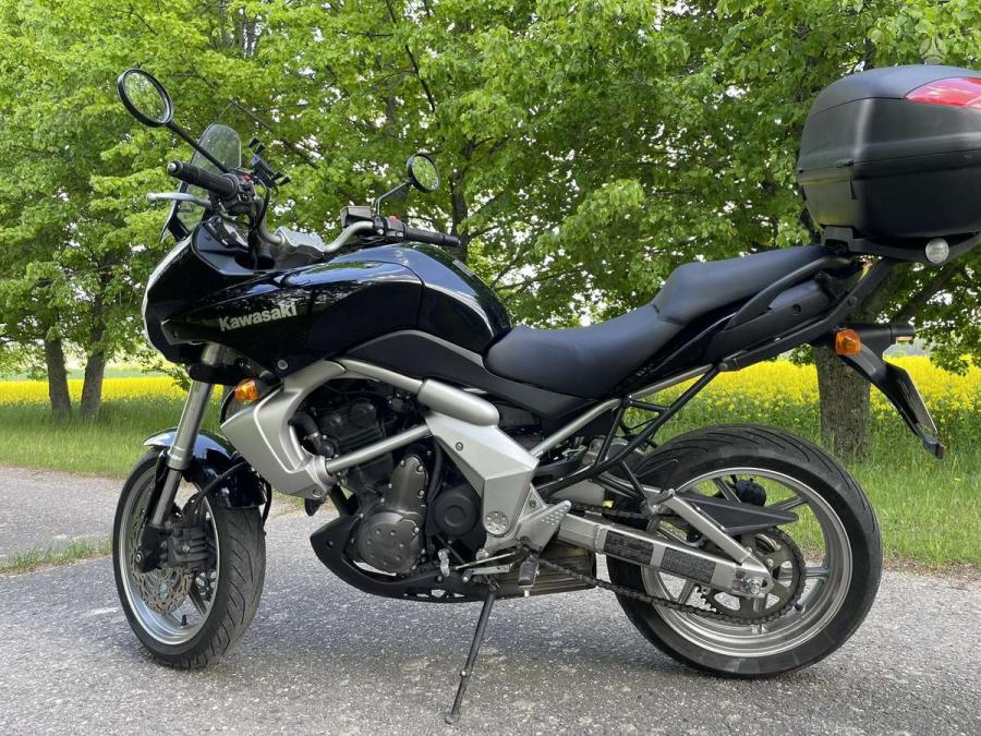 Melns Kawasaki Versys 2007 Anykščiai, ar dzinēja tilpumu 0.65 L un nobraukumu 33 tūkst. km par 2650 €, foto 3 vietnē AUTOMOTO.COM.LV