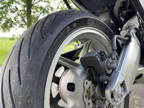 Melns Kawasaki Versys 2007 Anykščiai, ar dzinēja tilpumu 0.65 L un nobraukumu 33 tūkst. km par 2650 €, foto 8 vietnē AUTOMOTO.COM.LV