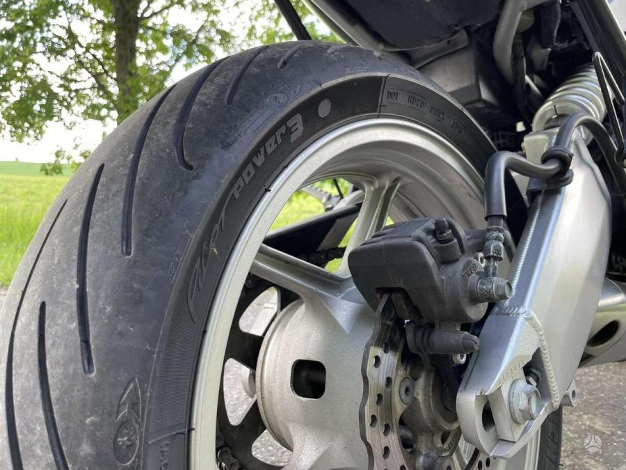 Melns Kawasaki Versys 2007 Anykščiai, ar dzinēja tilpumu 0.65 L un nobraukumu 33 tūkst. km par 2650 €, foto 8 vietnē AUTOMOTO.COM.LV